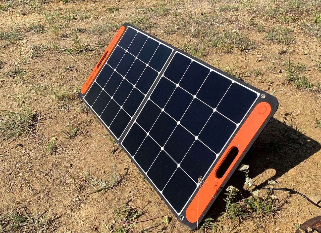 Jackery SolarSaga 100W Portable Solar Panel Review: Should I Get?